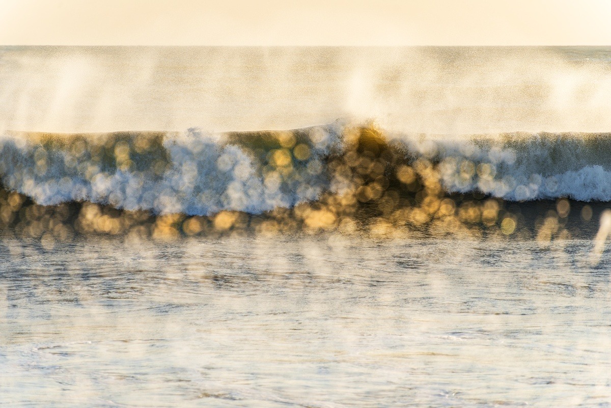 SHIMMERING WAVE par Andrew Lever | Acheter de l'art en ligne | Rise Art