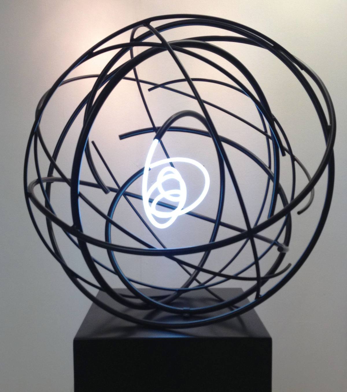 Neon Orb par Mark Beattie | Acheter de l'art en ligne | Rise Art