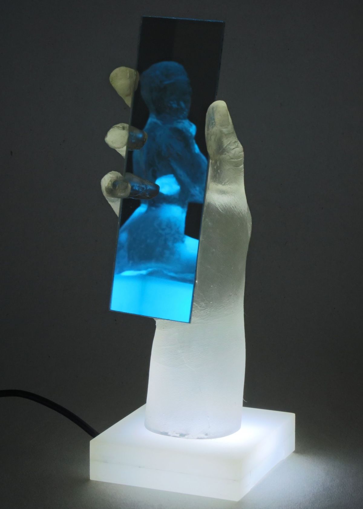 Main tenant un miroir by Jean-Pierre Picheny | Buy Art Online | Rise Art